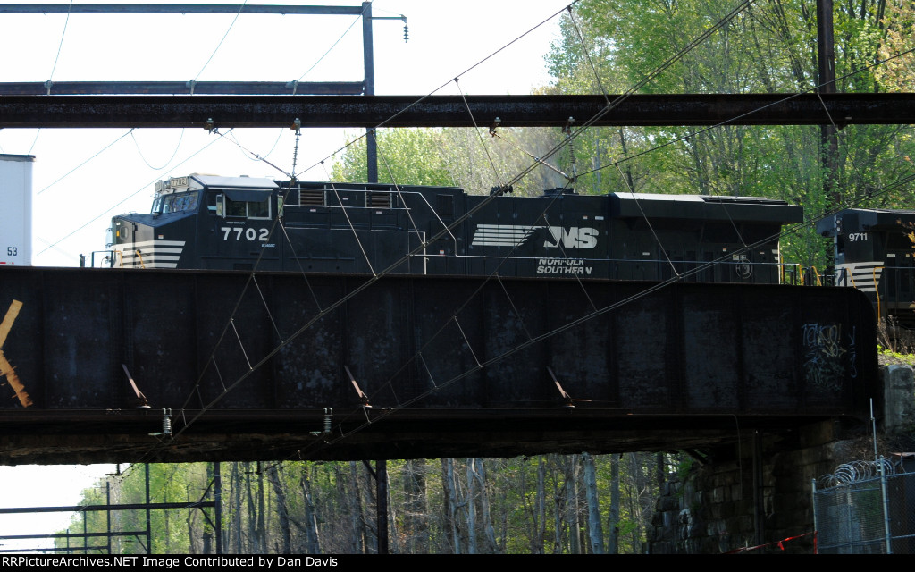 NS ES40DC 7702 trails on 24K.